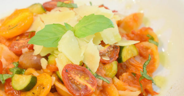 Recipe: Family favourite roasted tomato and basil pasta | Mum's Grapevine