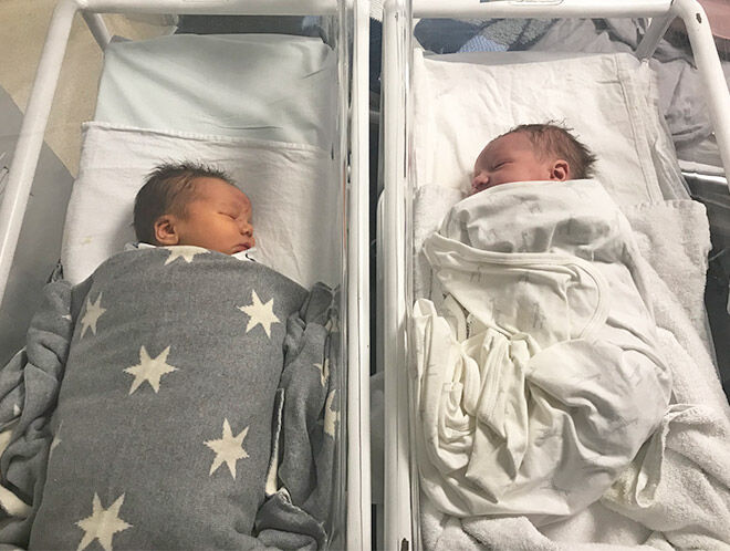Amazing Birth Story Identical Twin Sisters Give Birth Just Hours Apart