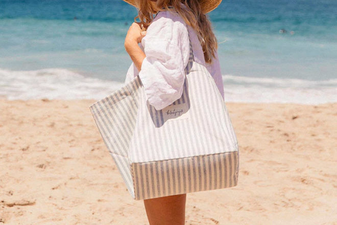 6 fabulous family-sized beach bags | Mum's Grapevine